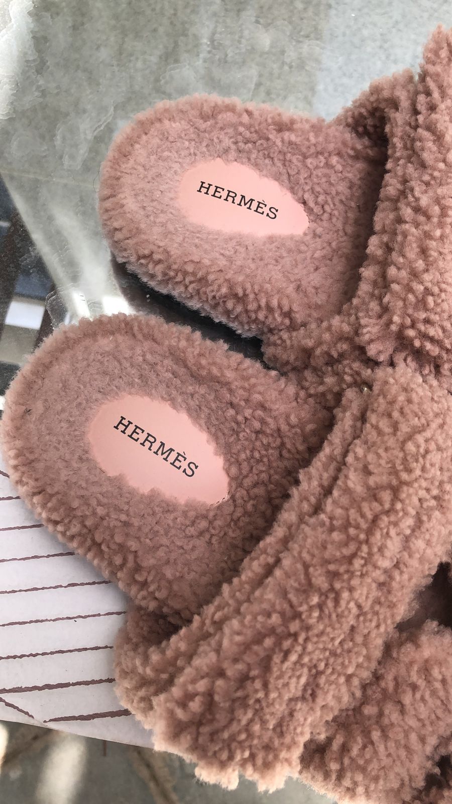 Hermes Chypre 40 EU Rose Porcelain Shearling – The Luxury Flavor